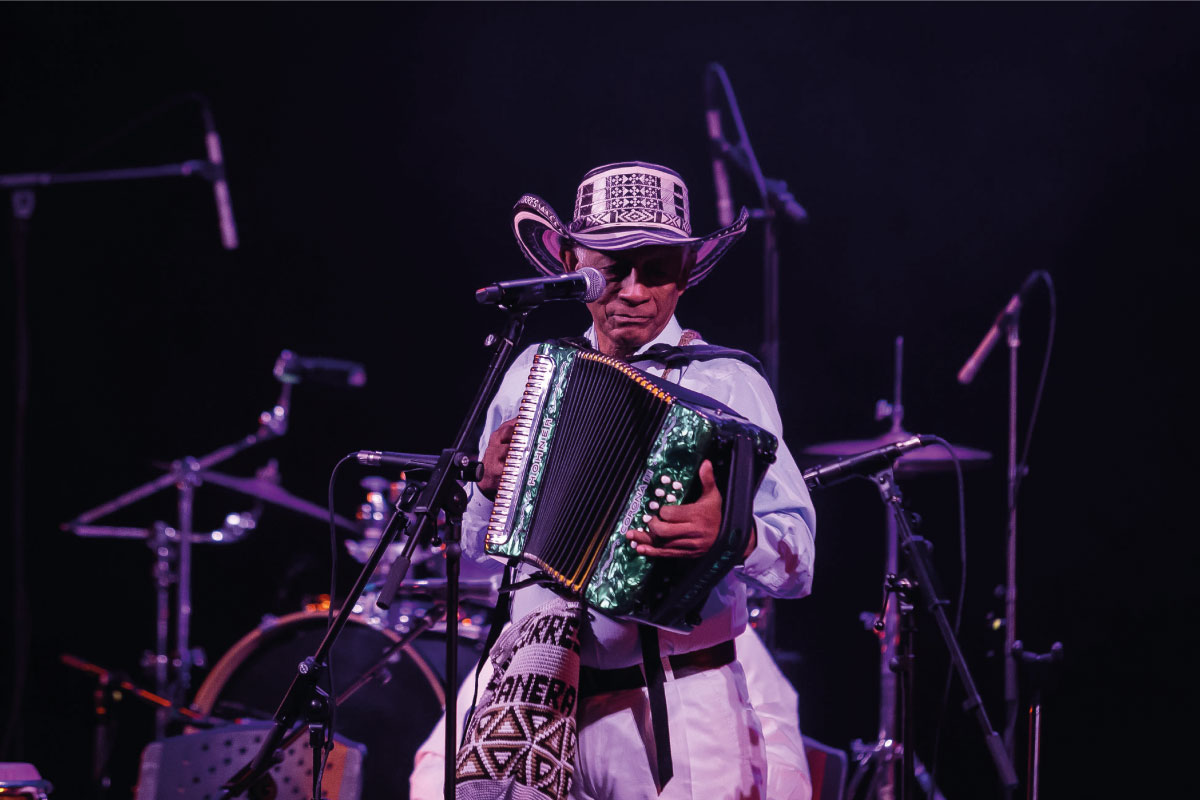 El Colón celebró por lo alto sus 133 años con la cumbia sabanera de ...