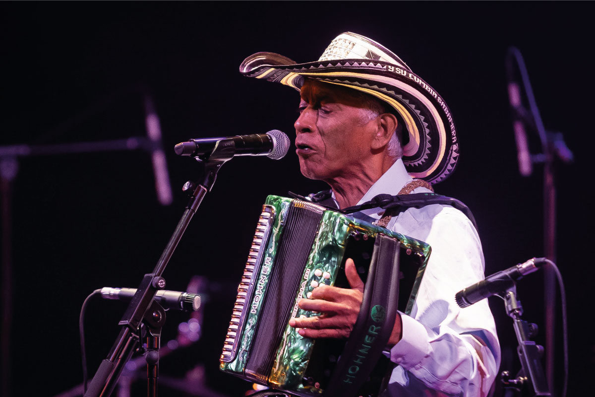 El Colón celebró por lo alto sus 133 años con la cumbia sabanera de ...